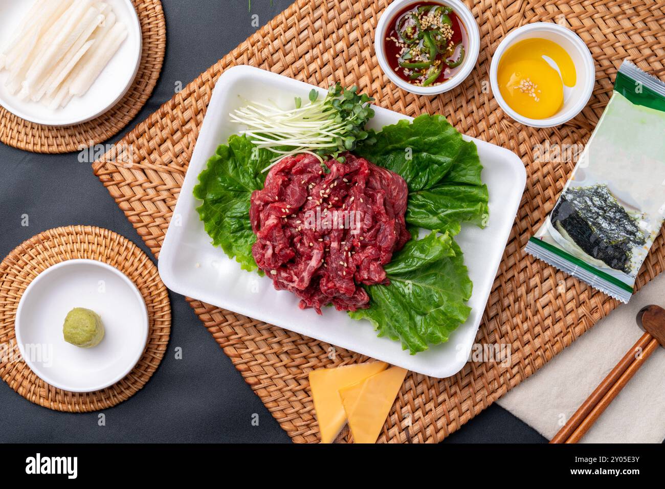 Korean food, Korean beef, beef sashimi, Handon, beef sashimi, raw pork ...