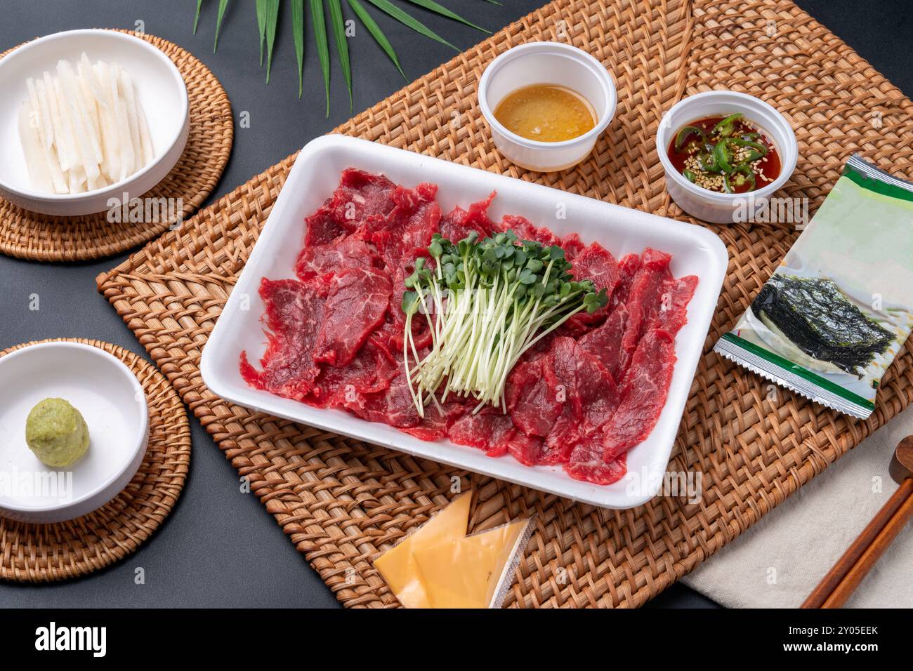 Korean food, Korean beef, beef sashimi, Handon, beef sashimi, raw pork ...