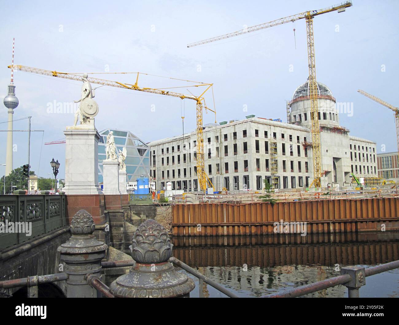 Berlin City Palace construction site topping-out ceremony 2015 Stock ...
