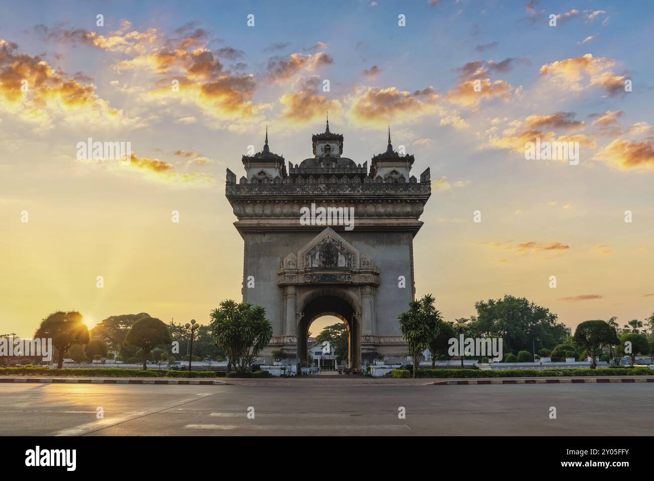 Vientiane Laos, sunrise city skyline at Patuxai (Patuxay) the most ...