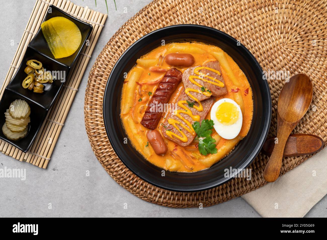 Jewelry, kimbap, chicken leg, boneless, cream, rice cake, pasta, rosé ...