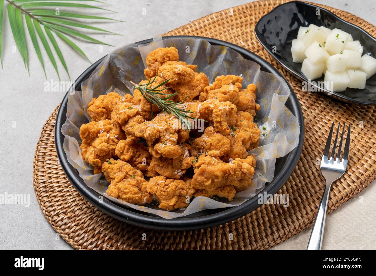 Jewelry, kimbap, chicken leg, boneless, cream, rice cake, pasta, rosé ...