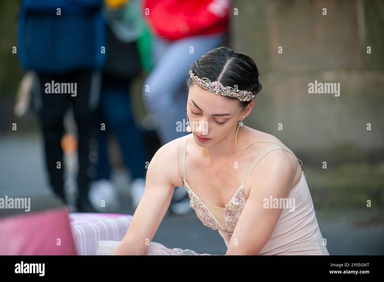 Bianca Carnovale known as Ballet Busker performing at Edinburgh Fringe ...