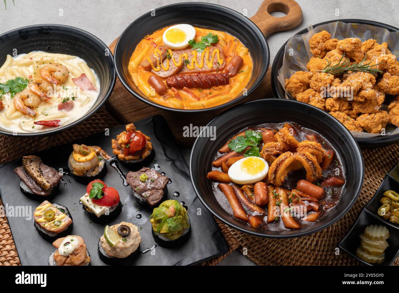 Jewelry, kimbap, chicken leg, boneless, cream, rice cake, pasta, rosé ...