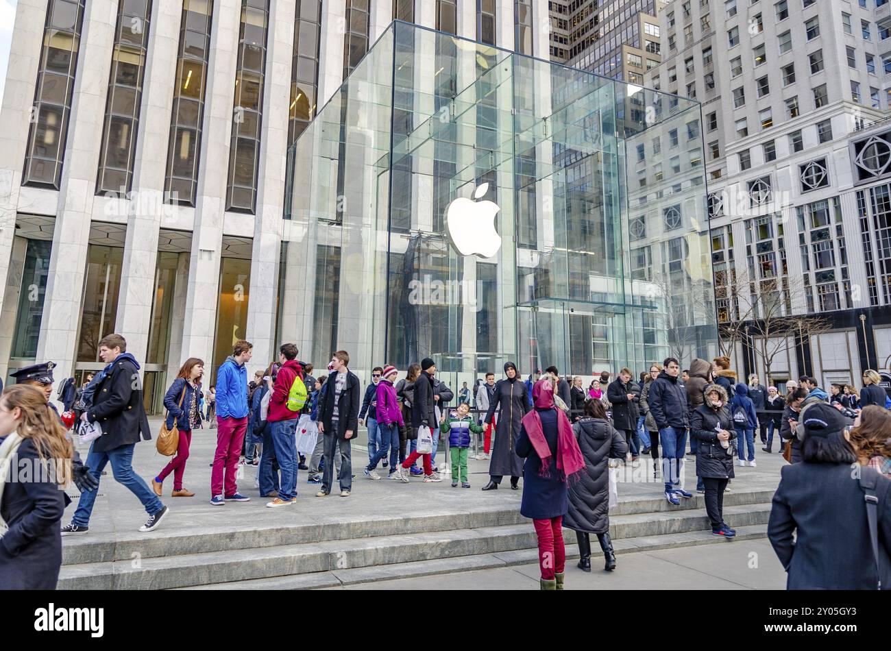 Apple Store, Manhattan, Glass Cube with white apple logo, white angle ...