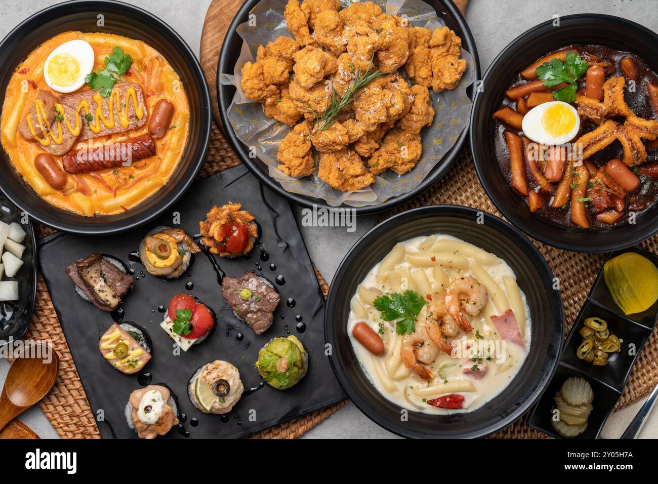 Jewelry, kimbap, chicken leg, boneless, cream, rice cake, pasta, rosé ...