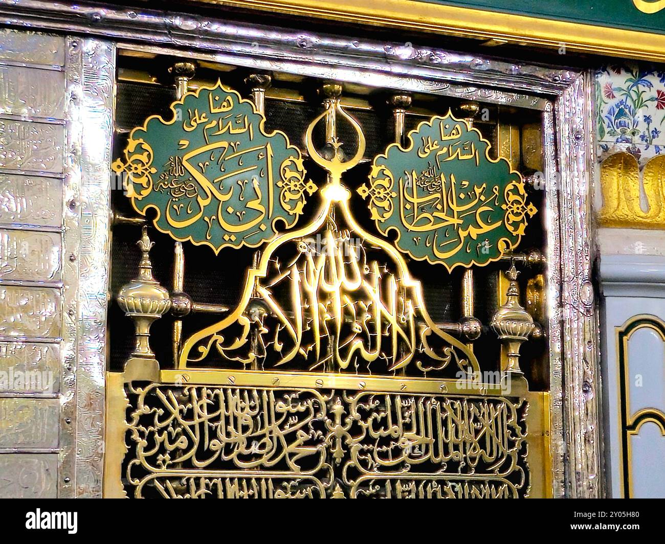 Medina, Saudi Arabia, June 26 2024: The Grave and tomb of the 1st two Islamic caliphs Abu Bakr ...