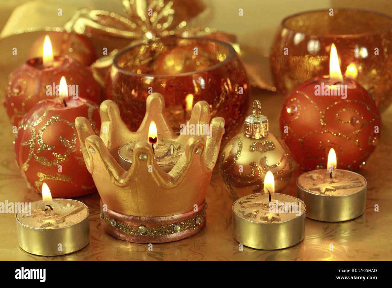 Candlelight festive candles candlelights hi-res stock photography and ...