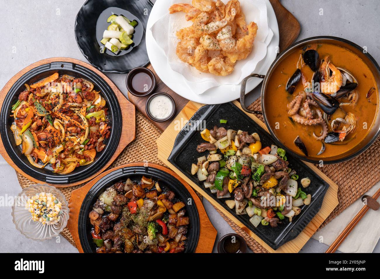 Korean food, cube, steak, cartilage, stir-fry, seafood jjambbong, soup ...