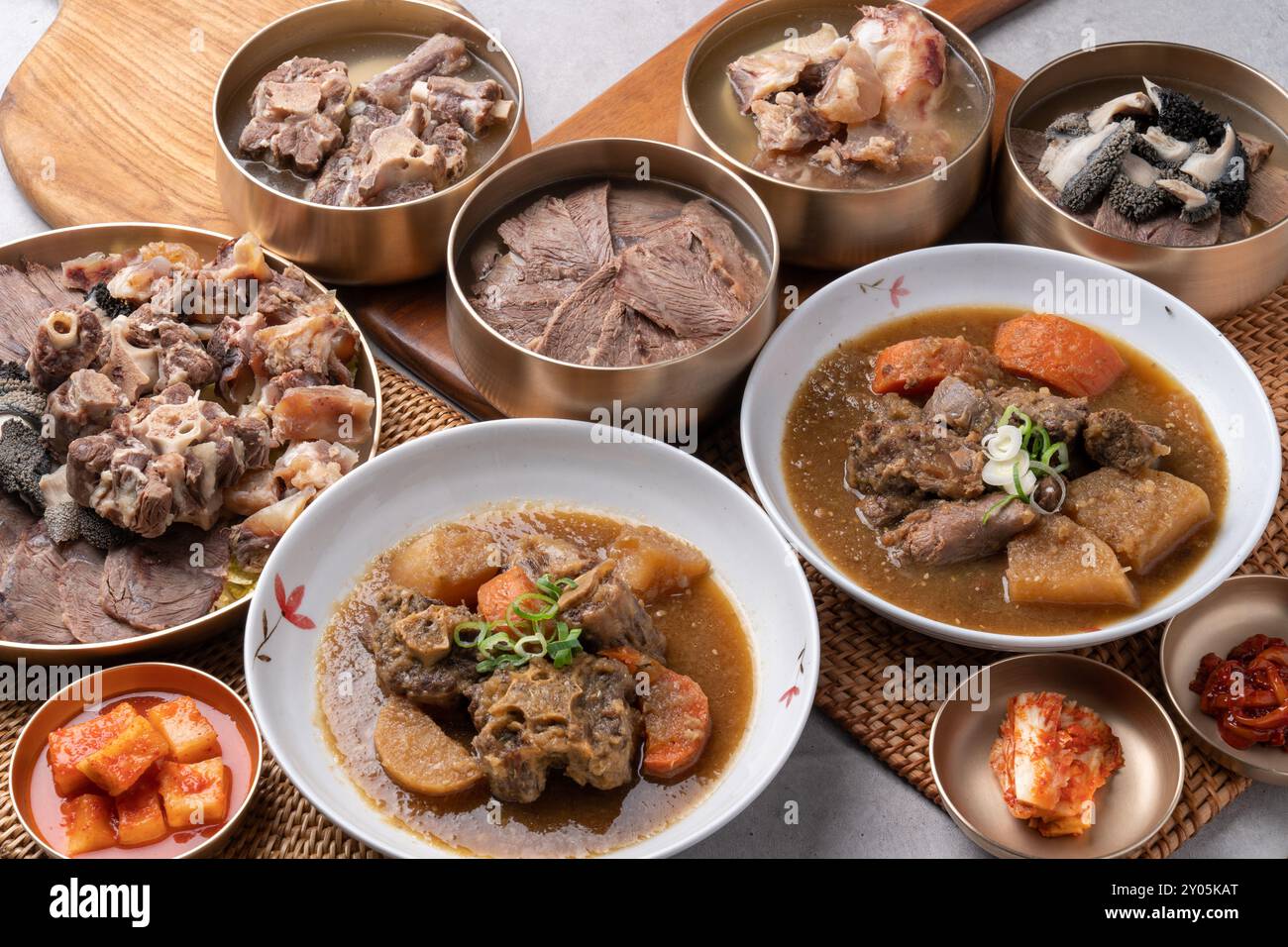 Korean food, Korean beef, gomtang, beef camouflage, crucible soup ...