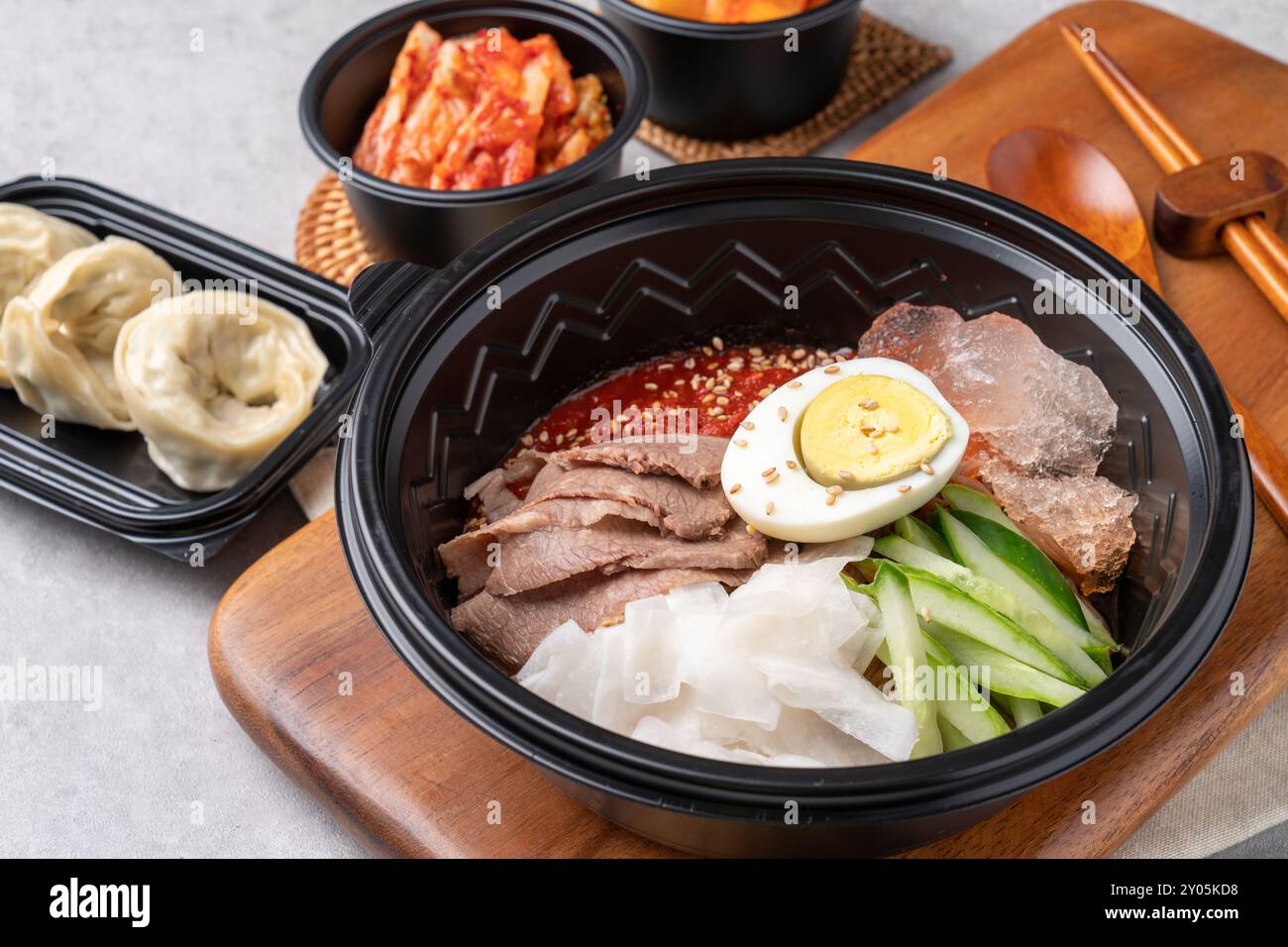 Cold noodles, Korean food, spicy noodles, beef, meat dumplings ...