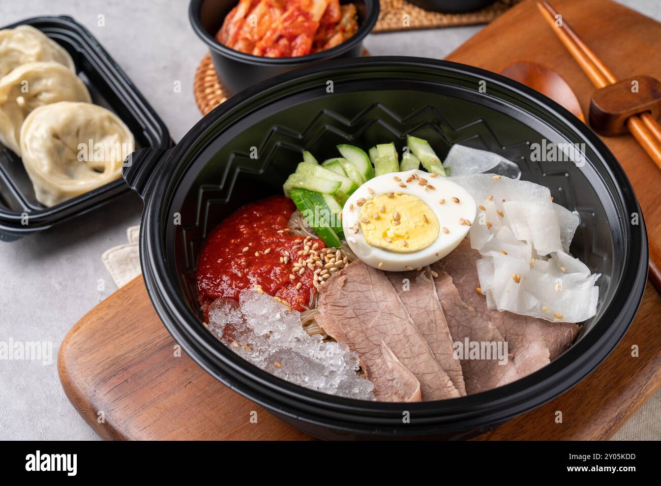 Cold noodles, Korean food, spicy noodles, beef, meat dumplings ...