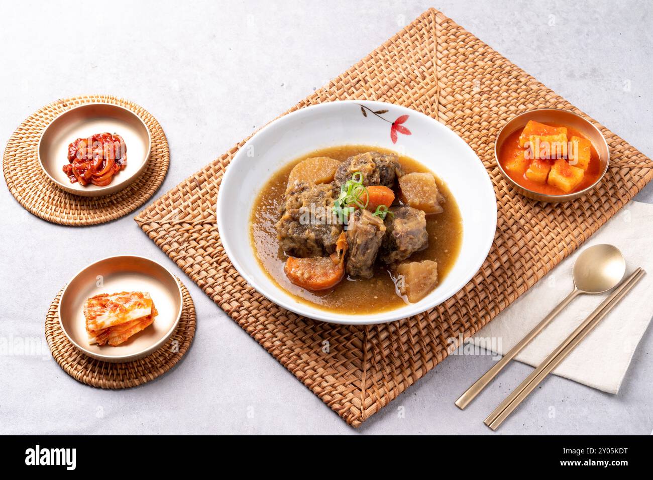 Korean food, Korean beef, gomtang, beef camouflage, crucible soup ...