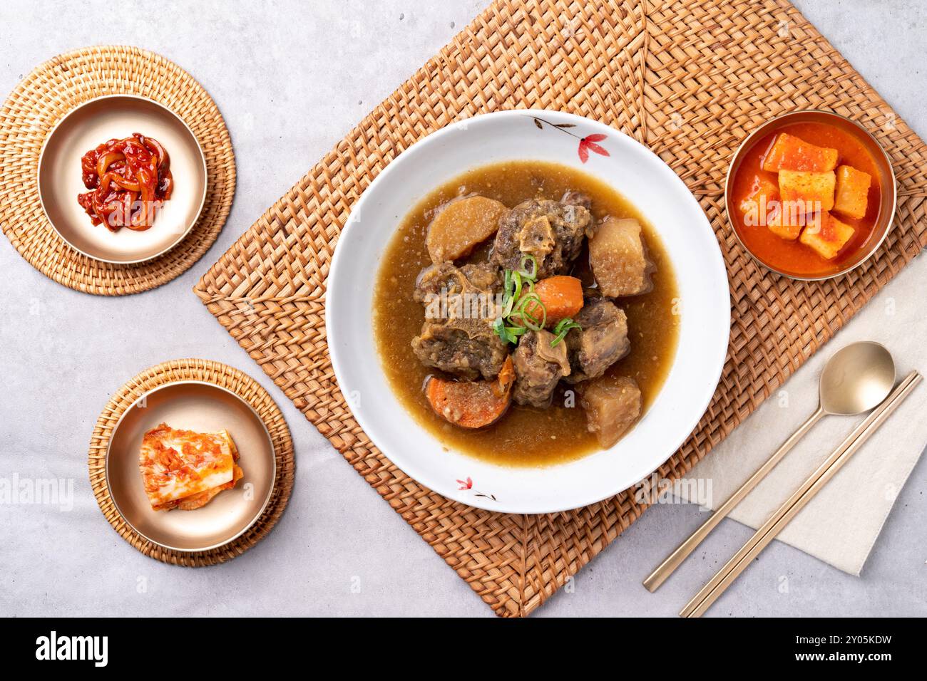 Korean food, Korean beef, gomtang, beef camouflage, crucible soup ...