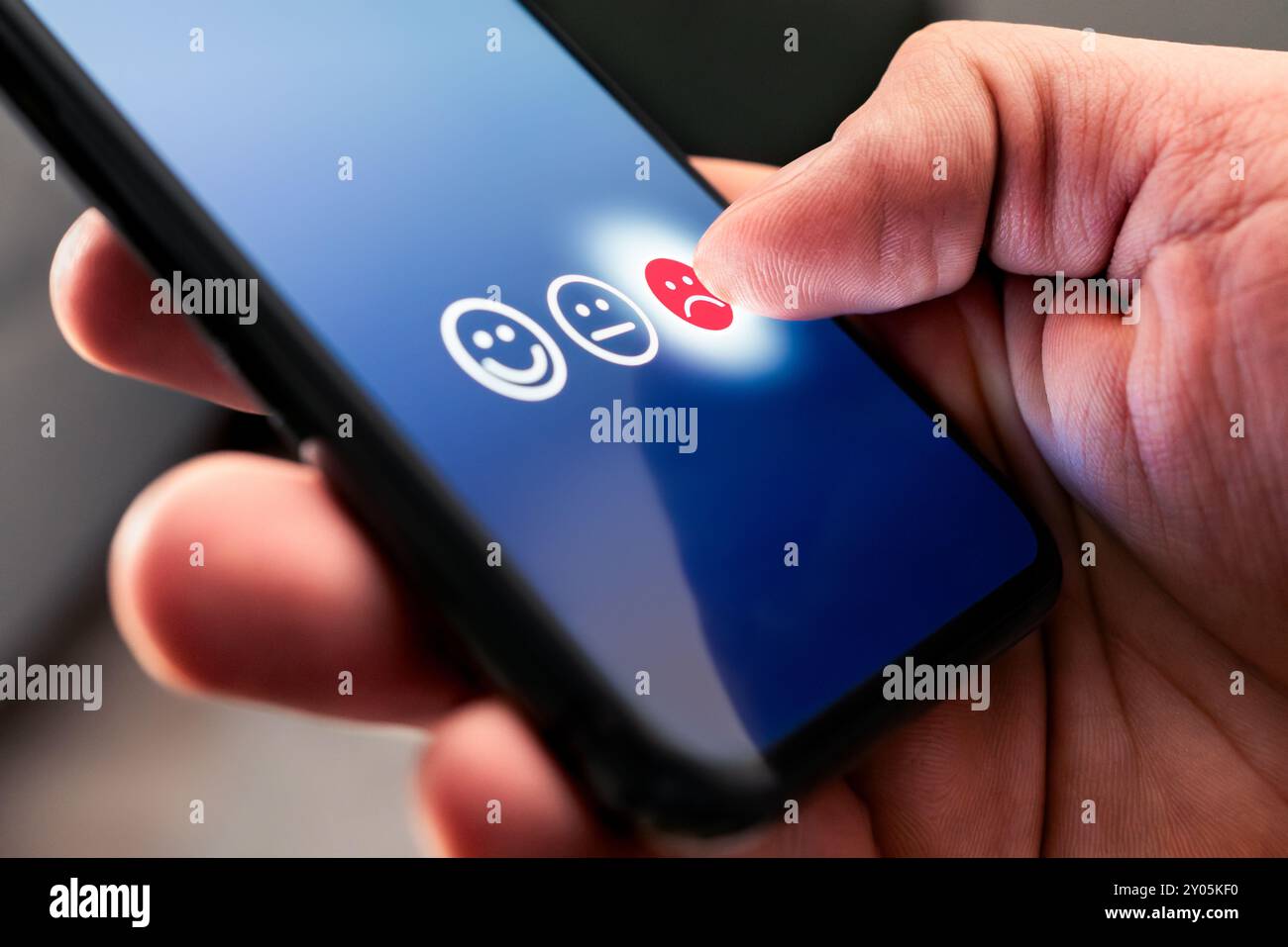 Bad review and complaint. Unhappy customer complain. Negative feedback ...