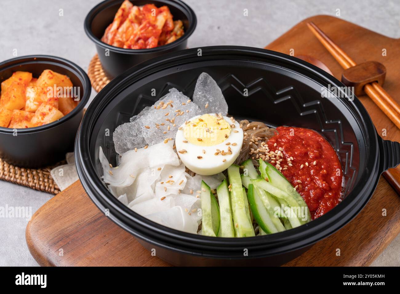 Cold noodles, Korean food, spicy noodles, beef, meat dumplings ...