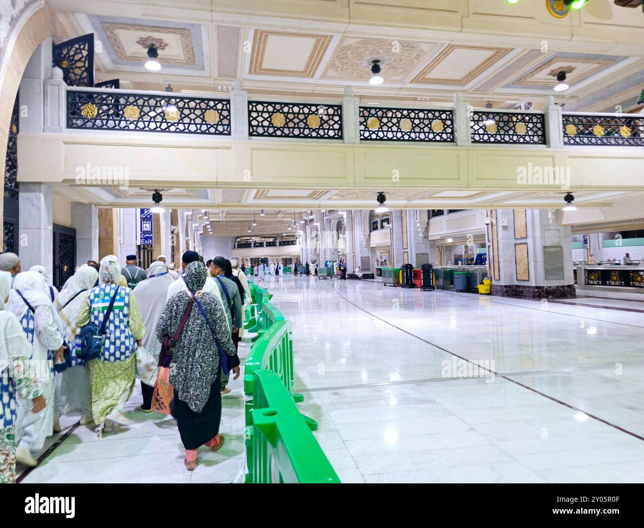 Mecca, Saudi Arabia, June 4 2024: Muslims travel back and forth between ...