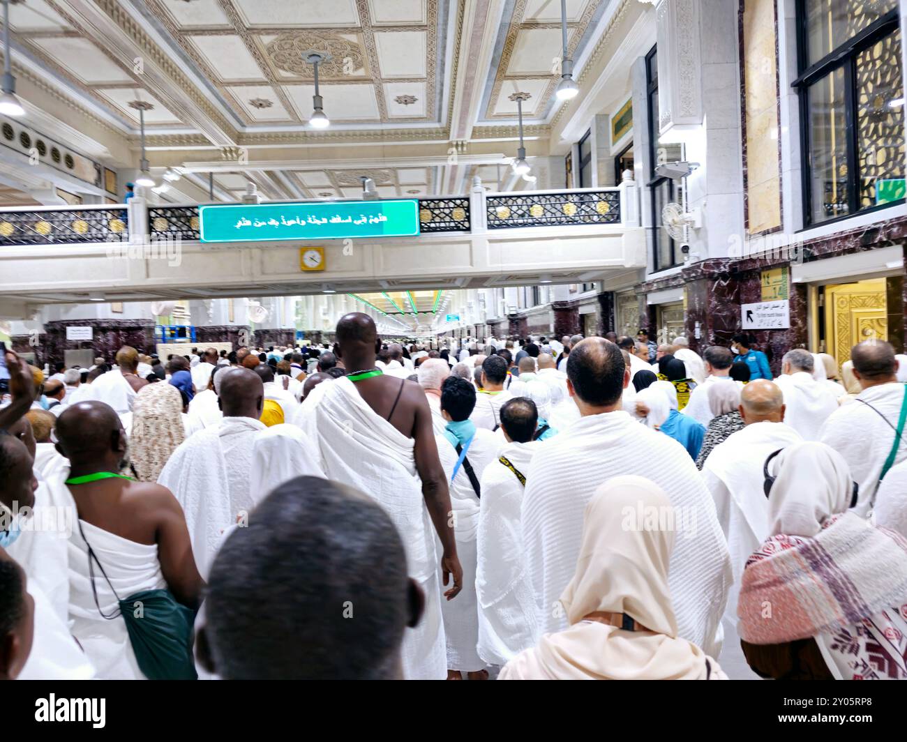 Mecca, Saudi Arabia, June 6 2024: Muslims travel back and forth between ...