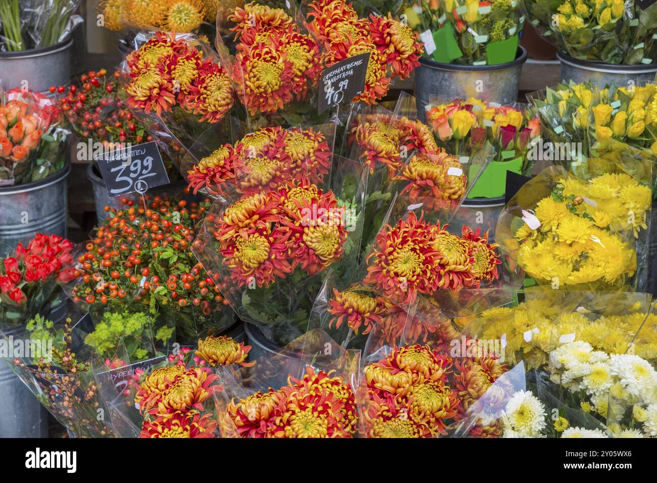 Selection of flowers in front of a flower shop Stock Photo - Alamy
