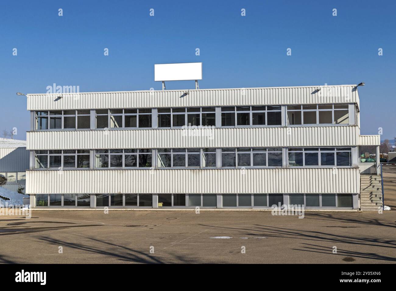 Freestanding office building Stock Photo - Alamy