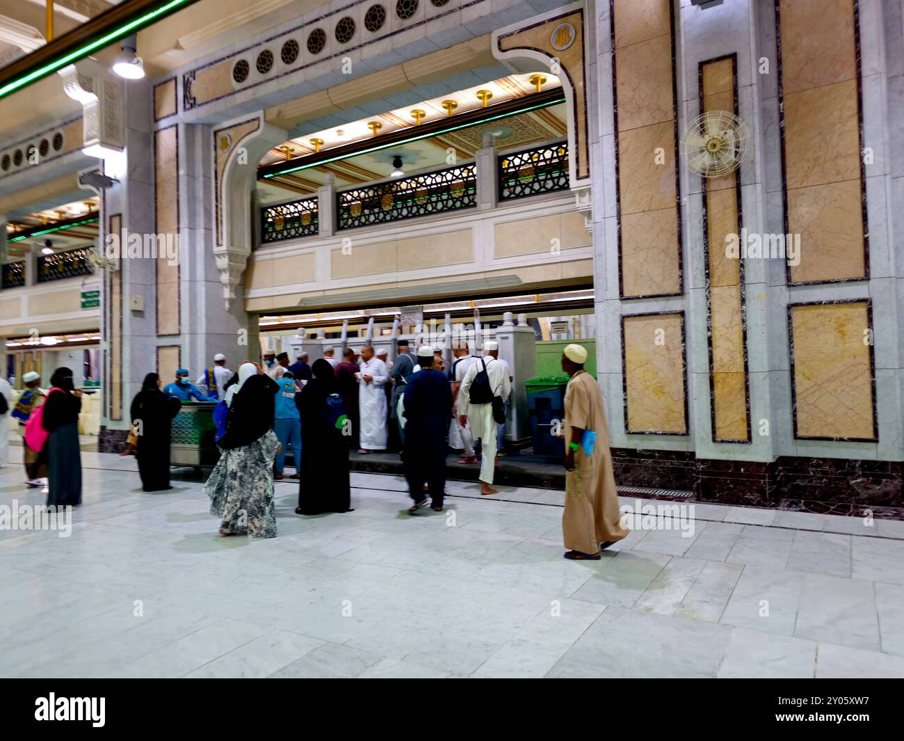 Mecca, Saudi Arabia, June 4 2024: Muslims travel back and forth between ...