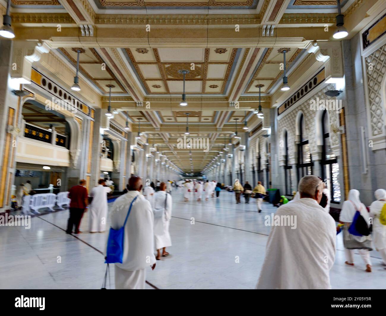 Mecca, Saudi Arabia, June 5 2024: Muslims travel back and forth between ...