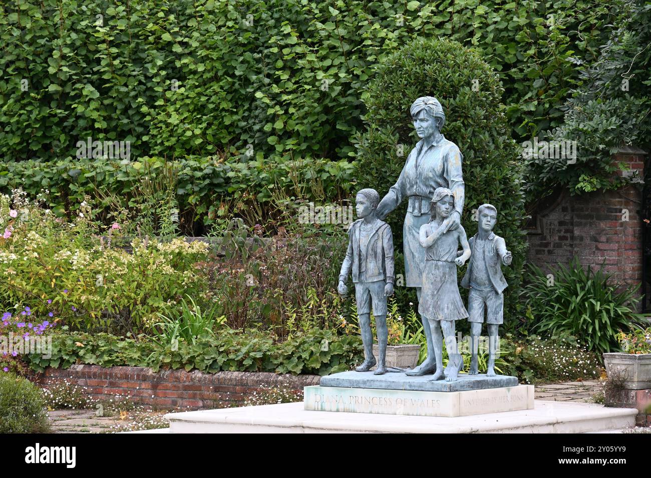 Statue of Diana, Princess of Wales by Ian Rank-Broadley, Sunken Garden ...