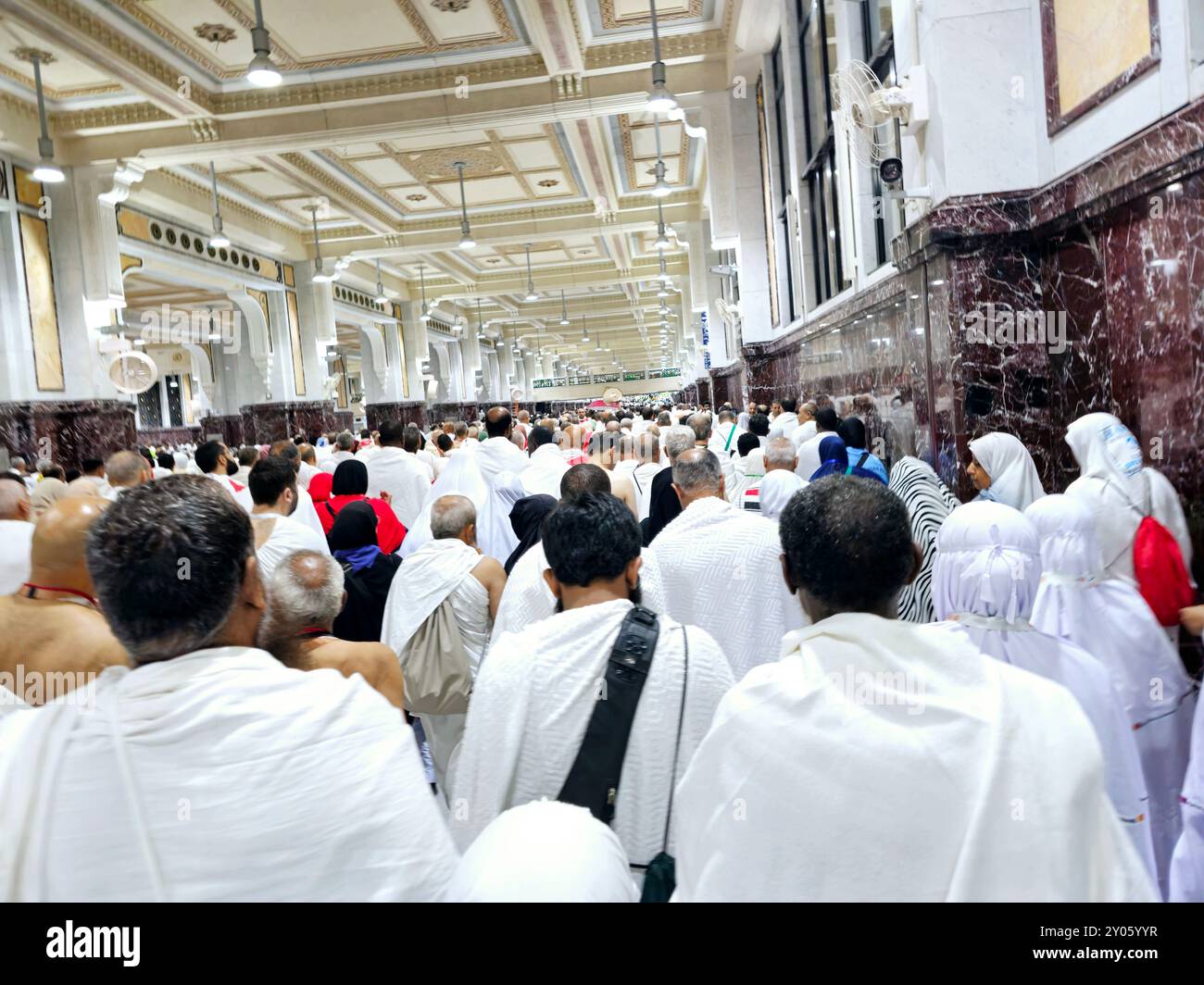 Mecca, Saudi Arabia, June 6 2024: Muslims travel back and forth between ...