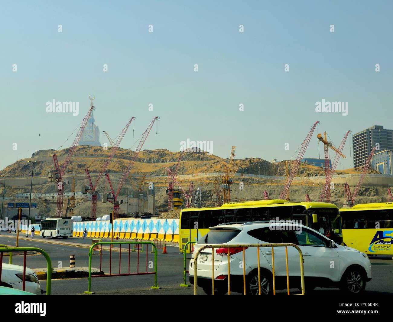 Mecca clock tower construction hi-res stock photography and images - Alamy