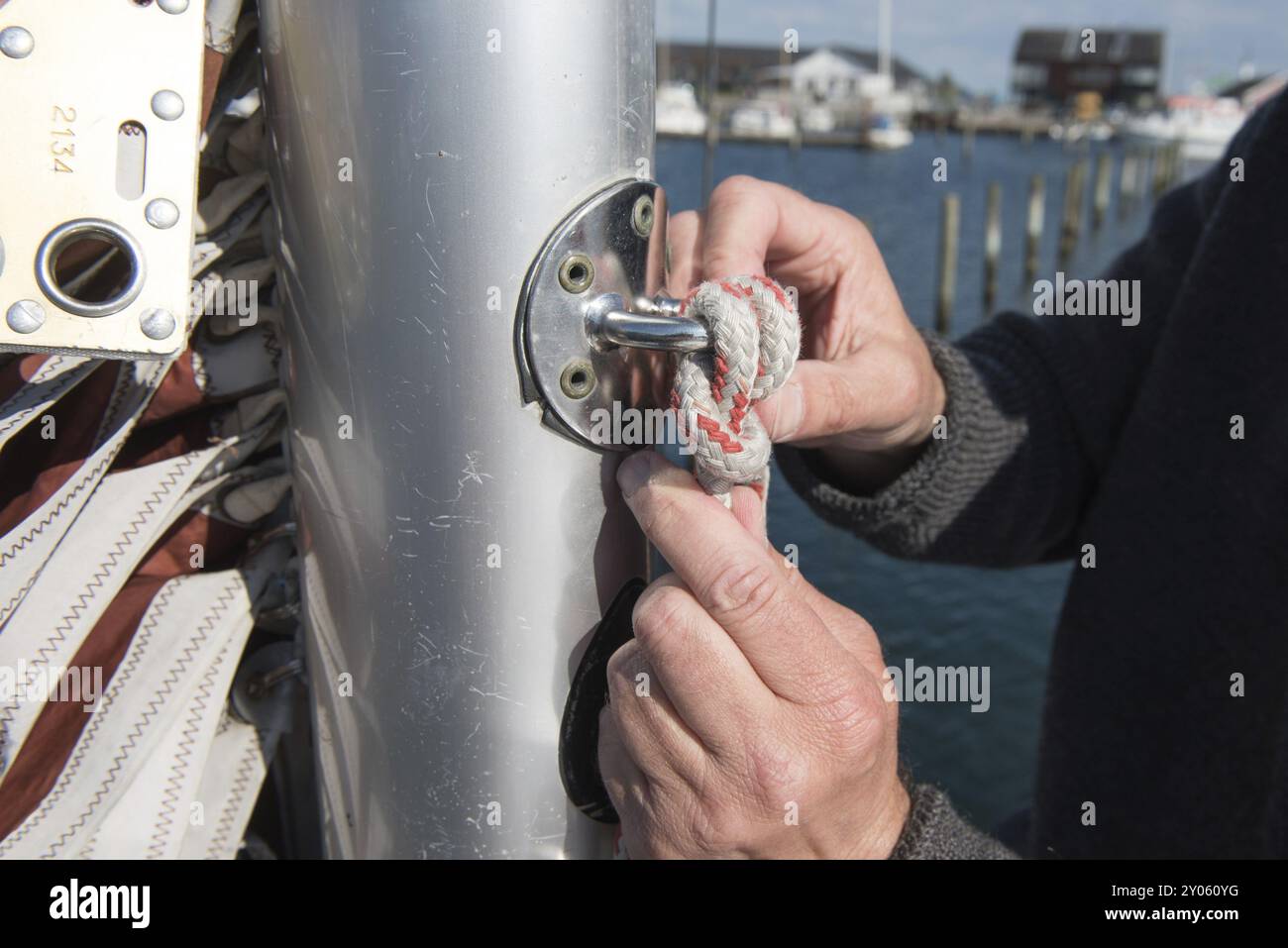 Knot anchor stitch. Demonstration of a knot Stock Photo - Alamy
