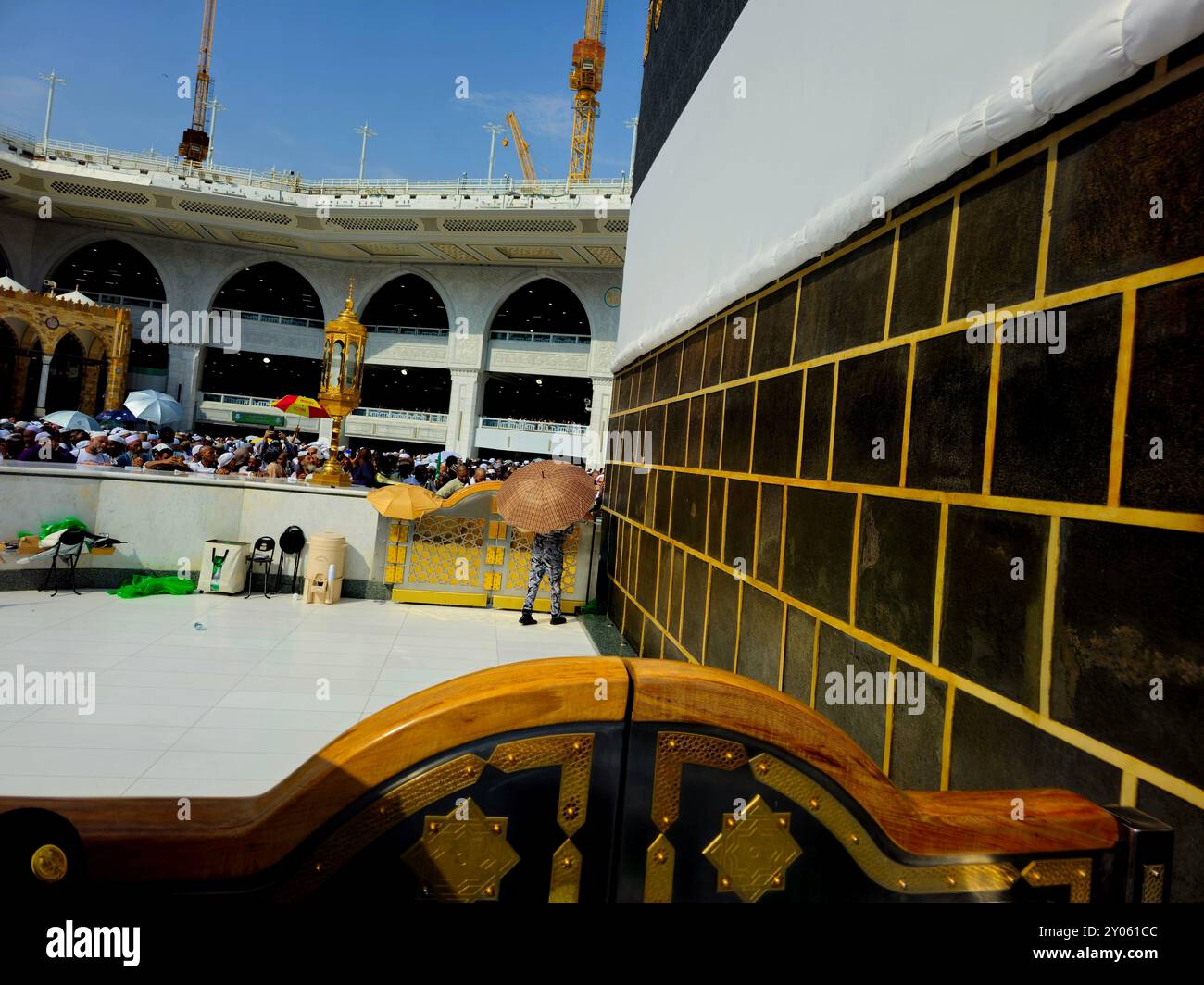 Mecca, Saudi Arabia, June 21 2024: Hijr Ismael or Hateem, a low wall ...
