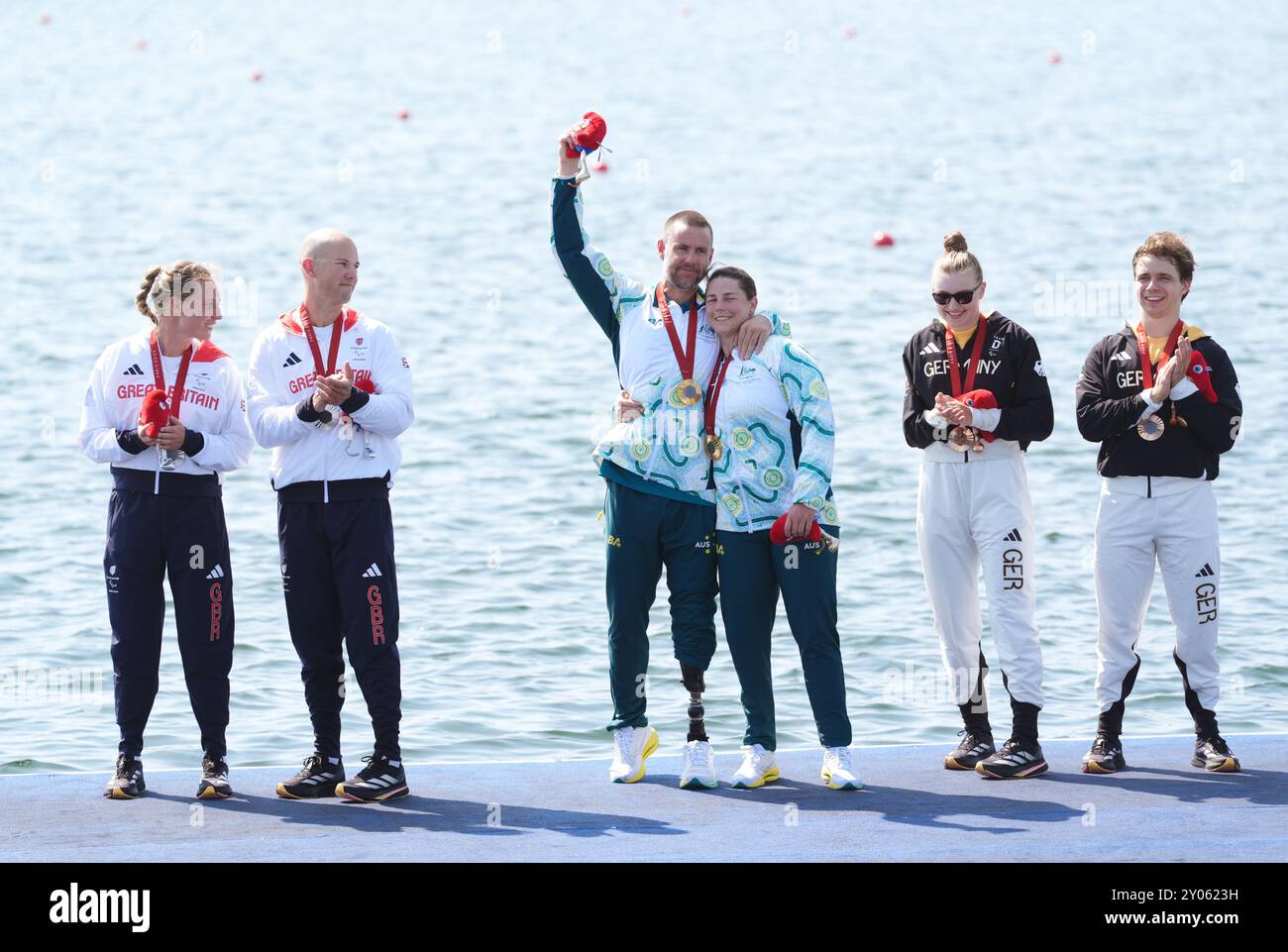 Australia's Jed Altschwager and Nikki Ayers (centre) with the gold ...