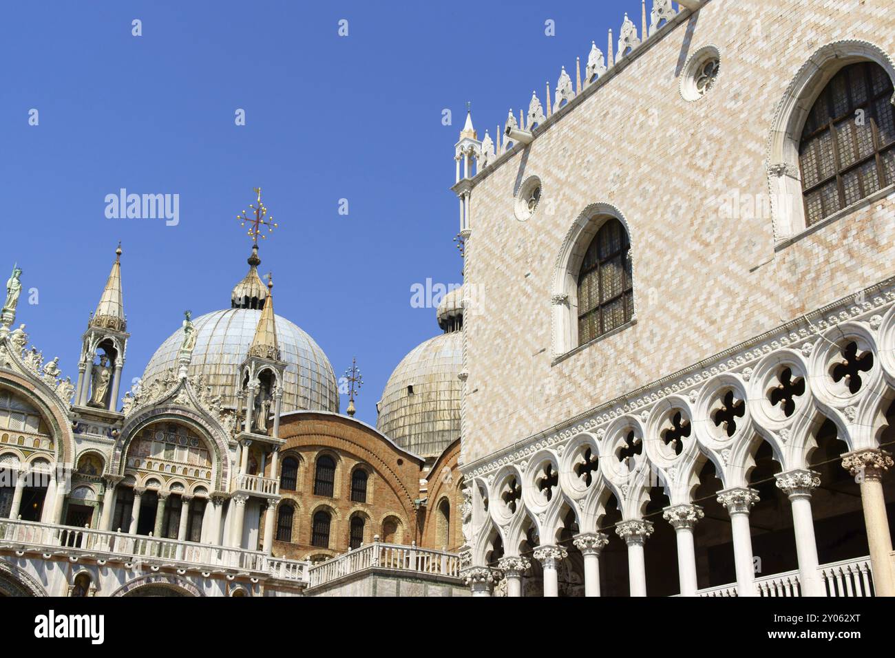 Detail of Palazzo Ducale (Doge's Palace) in gothic style and the ...