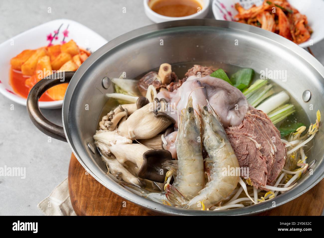 Galbi-tang, Seolleong-tang, Naju-gom-tang, Yukgaejang, Bibim-myeon ...