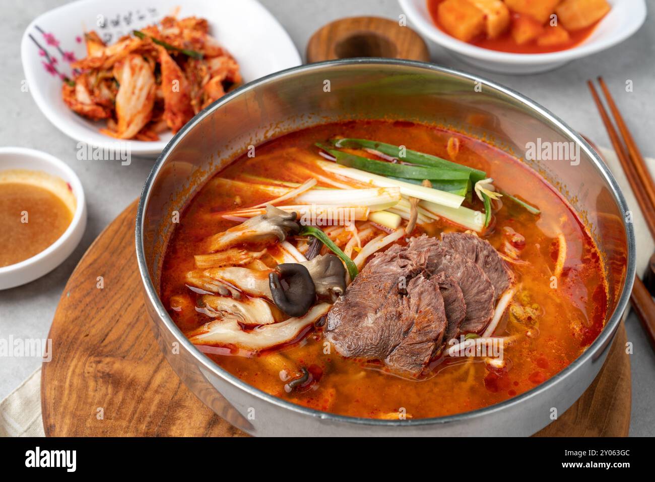 Galbi-tang, Seolleong-tang, Naju-gom-tang, Yukgaejang, Bibim-myeon ...