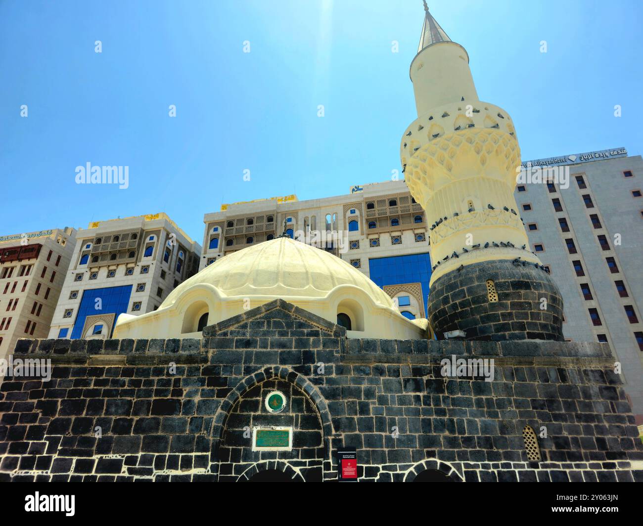 Medina, Saudi Arabia, June 26 2024: Exterior of The Abu Bakr Mosque ...