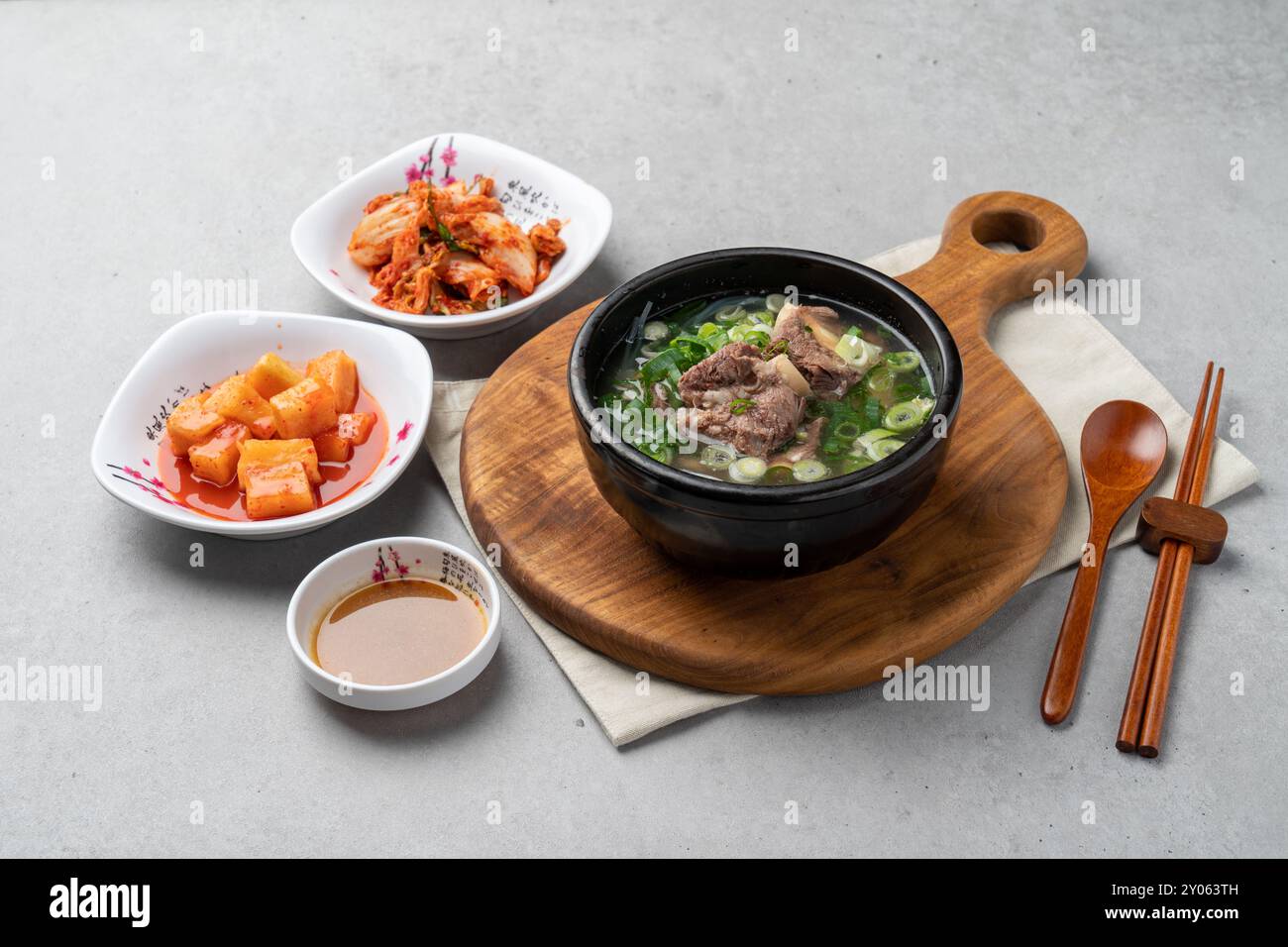 Galbi-tang, Seolleong-tang, Naju-gom-tang, Yukgaejang, Bibim-myeon ...