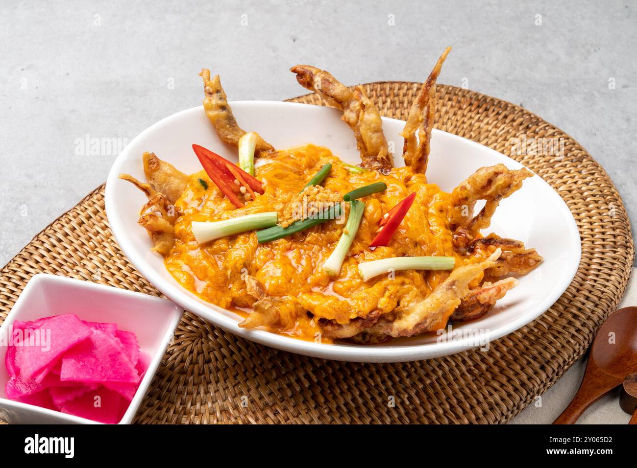 Thai food, Pad see yukkung, pineapple, fried rice, footpot pong curry ...