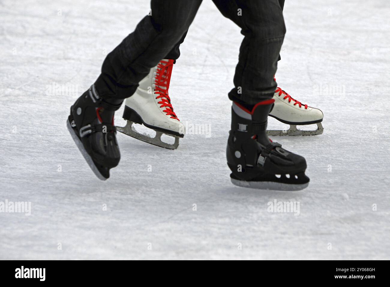 Ice skaters in motion hi-res stock photography and images - Alamy