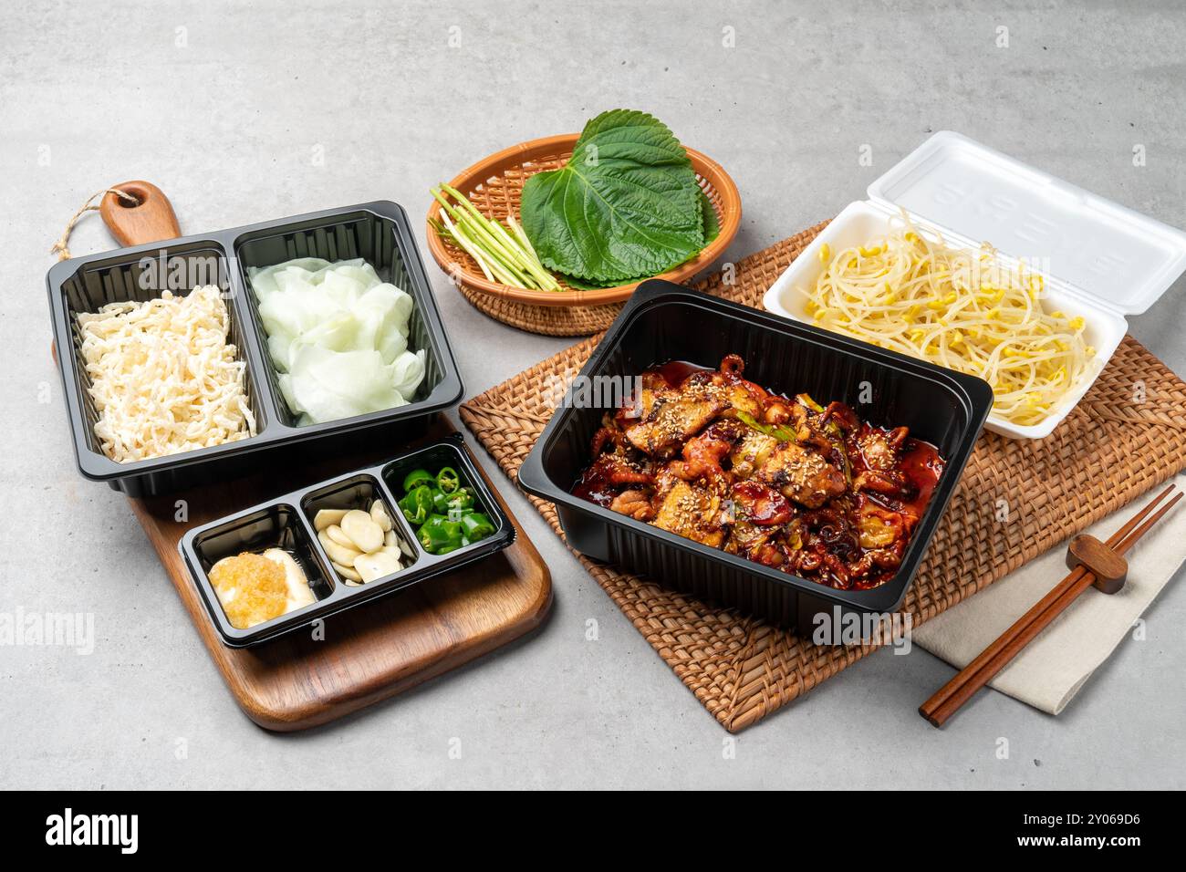 Korean food, webfoot octopus, stir-fry, pork belly, rice, lunch box ...