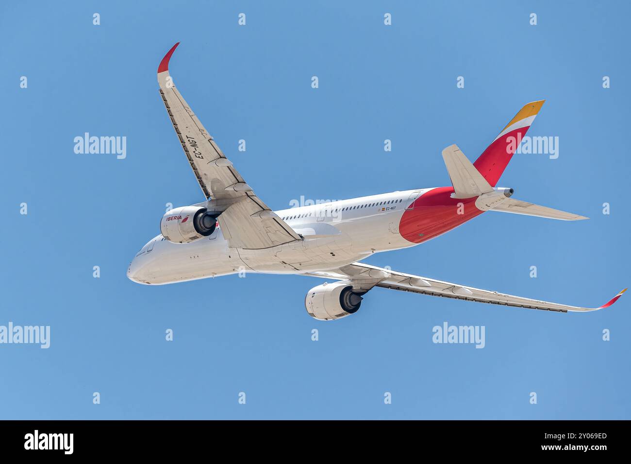 Airbus a350 cockpit hi-res stock photography and images - Alamy