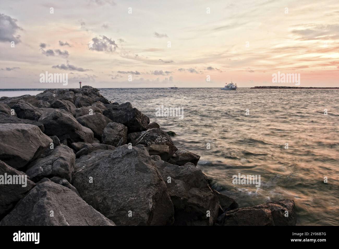 Tropical areas rocks hi-res stock photography and images - Alamy