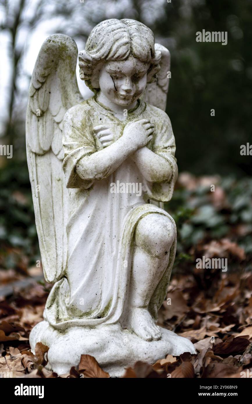 Angel mourns hi-res stock photography and images - Alamy