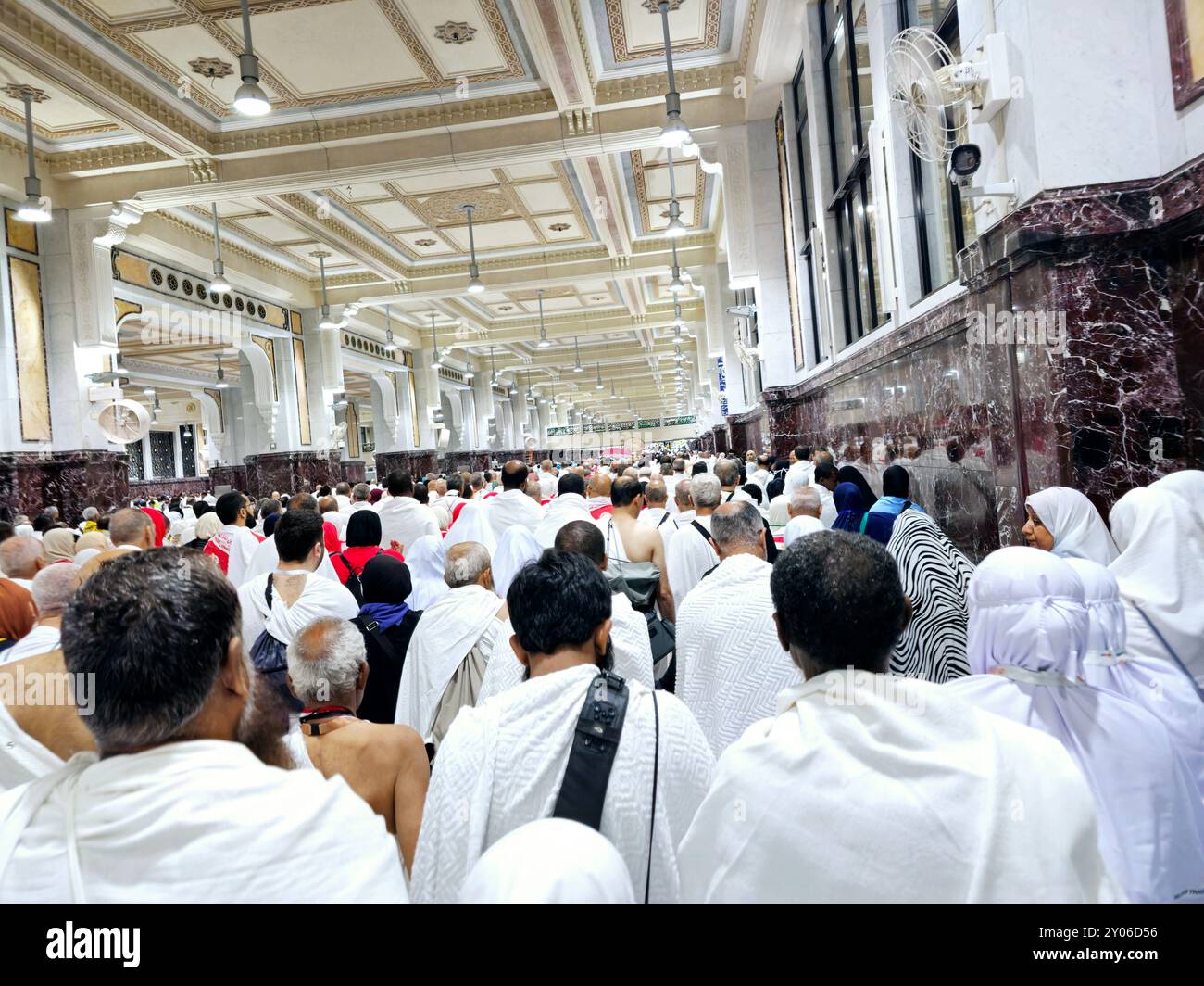 Mecca, Saudi Arabia, June 6 2024: Muslims travel back and forth between ...