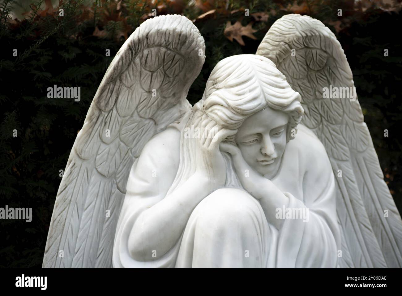 Statue of a mourning angel on a graveyard Stock Photo - Alamy