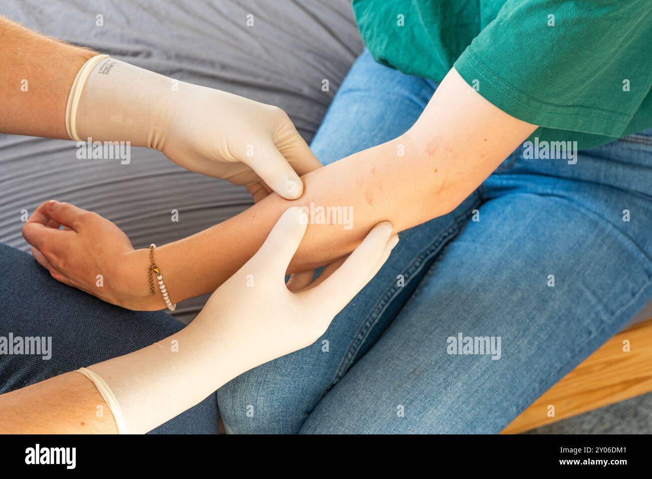 Woman without clothes hi-res stock photography and images - Alamy