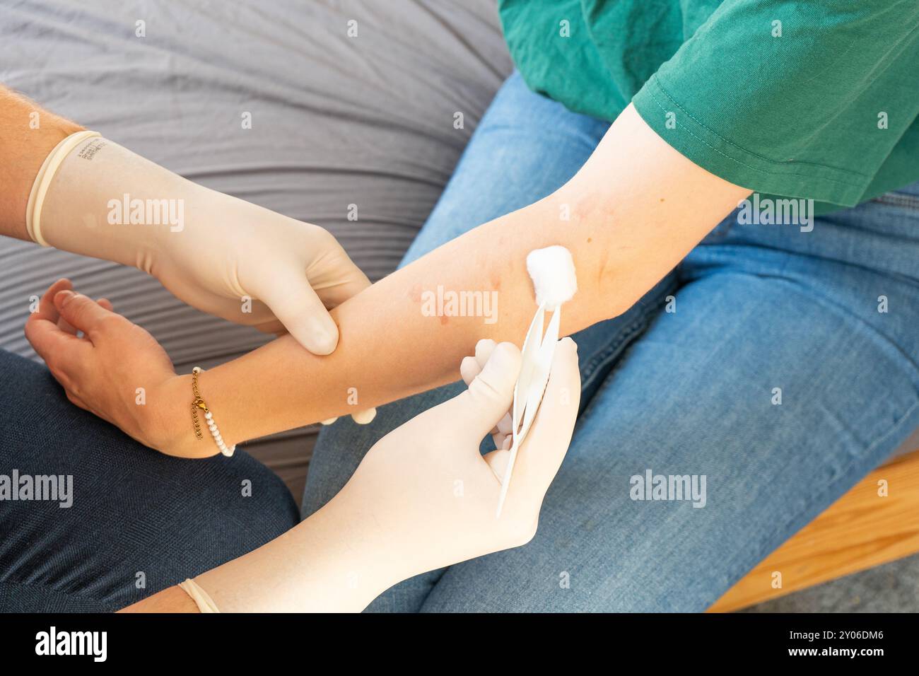 Woman without clothes hi-res stock photography and images - Alamy