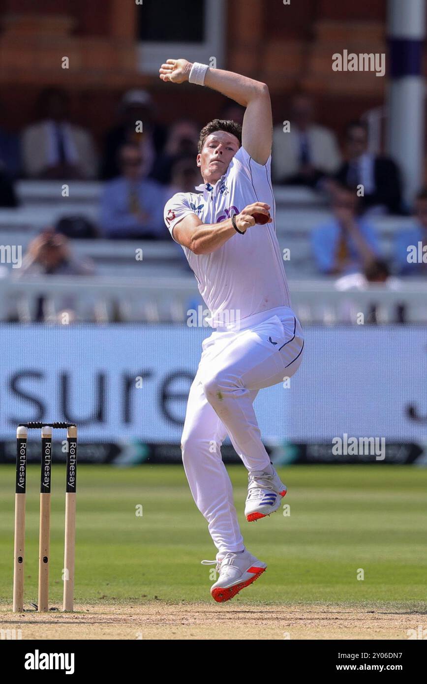 England's Matthew Potts during day four of the second Rothesay Men's ...