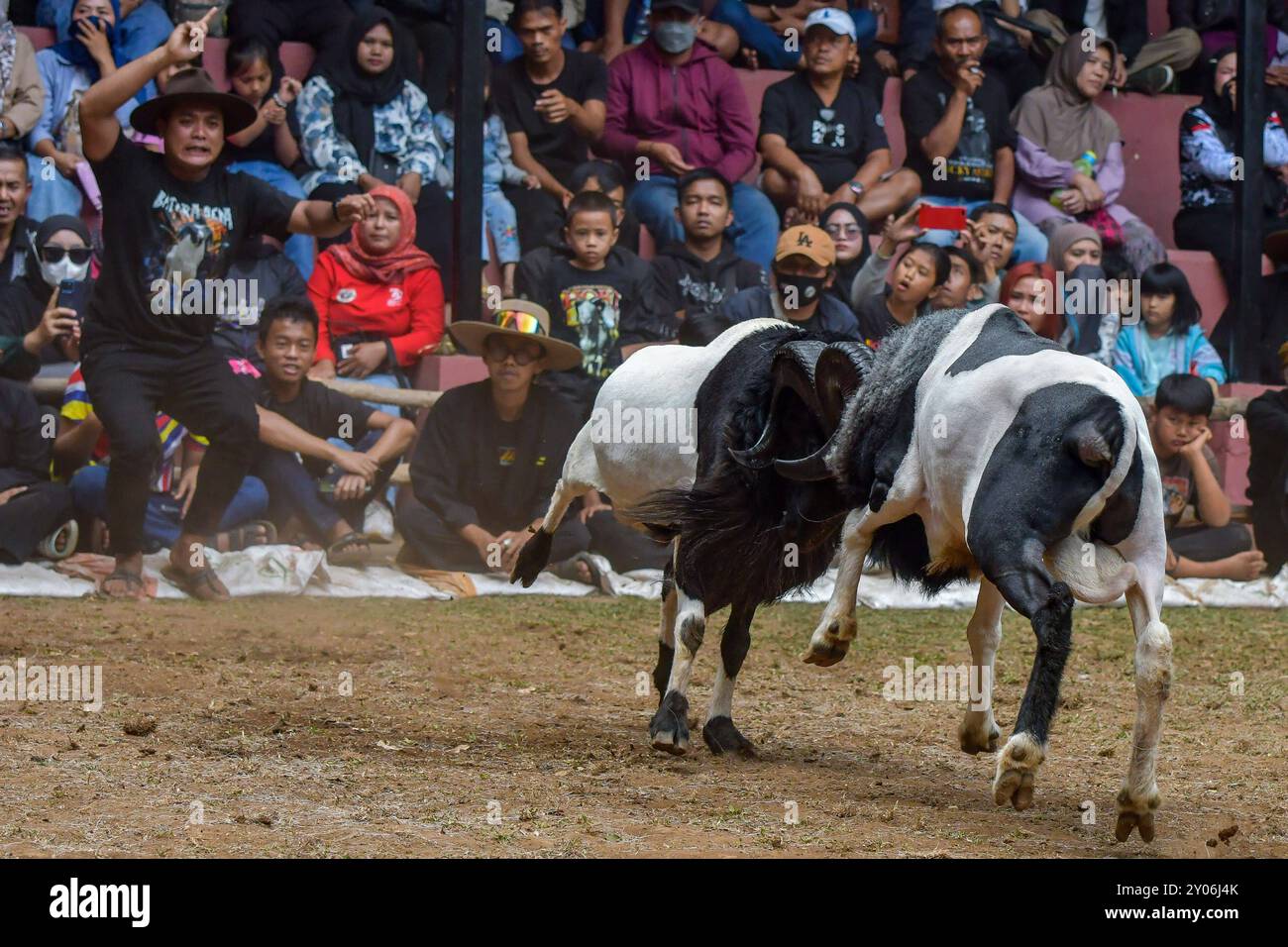 Ram dass hi-res stock photography and images - Alamy