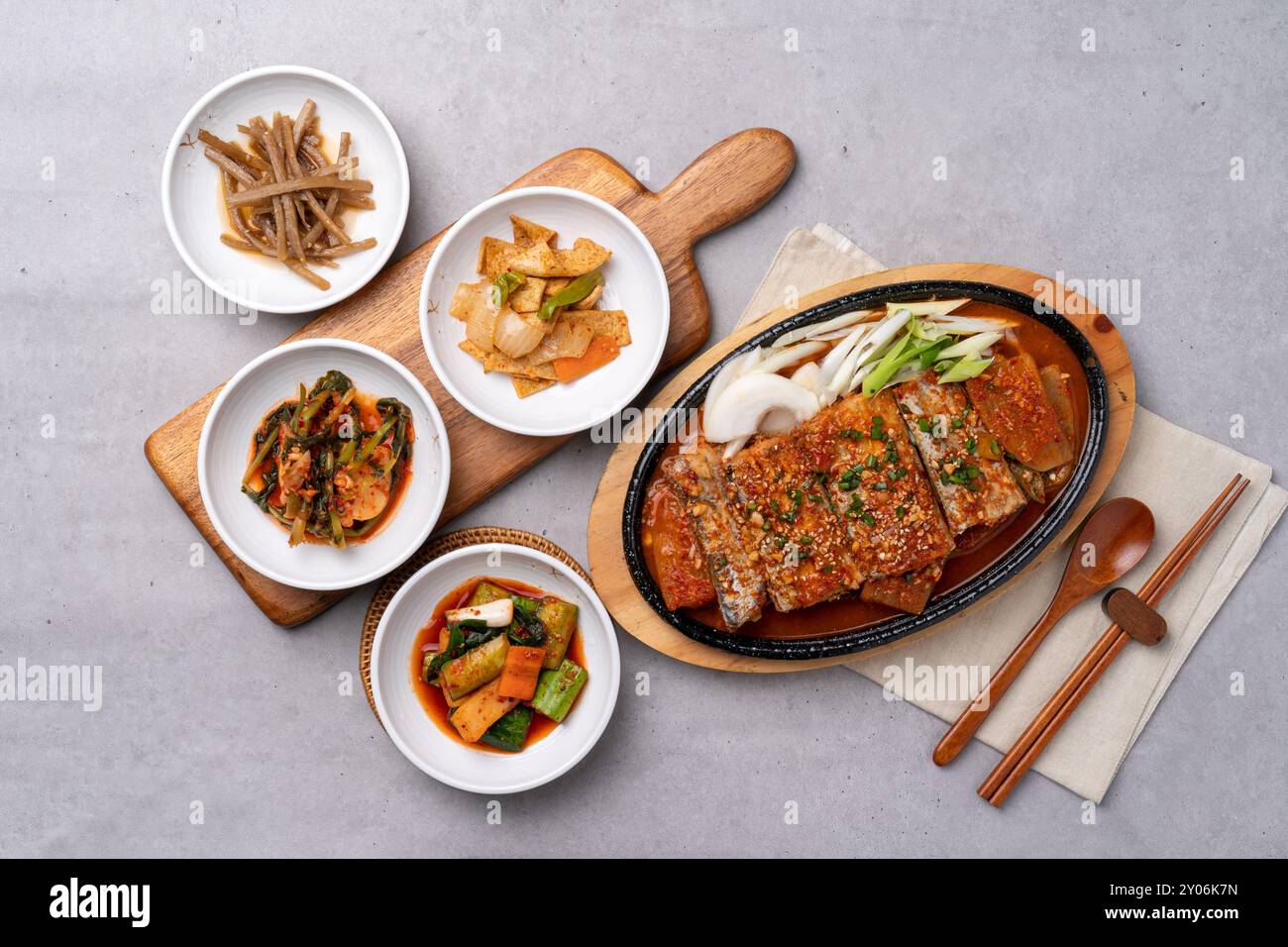 Korean food, stir-fried chicken, stir-fried chicken, webfoot octopus ...